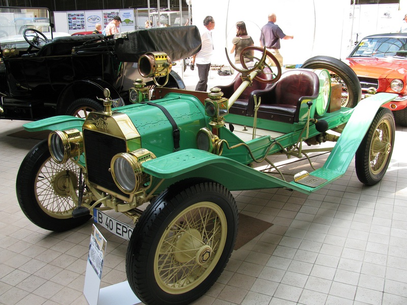 FOTOGALERIE La Bucuresti a inceput un salon auto cu masini de epoca ...