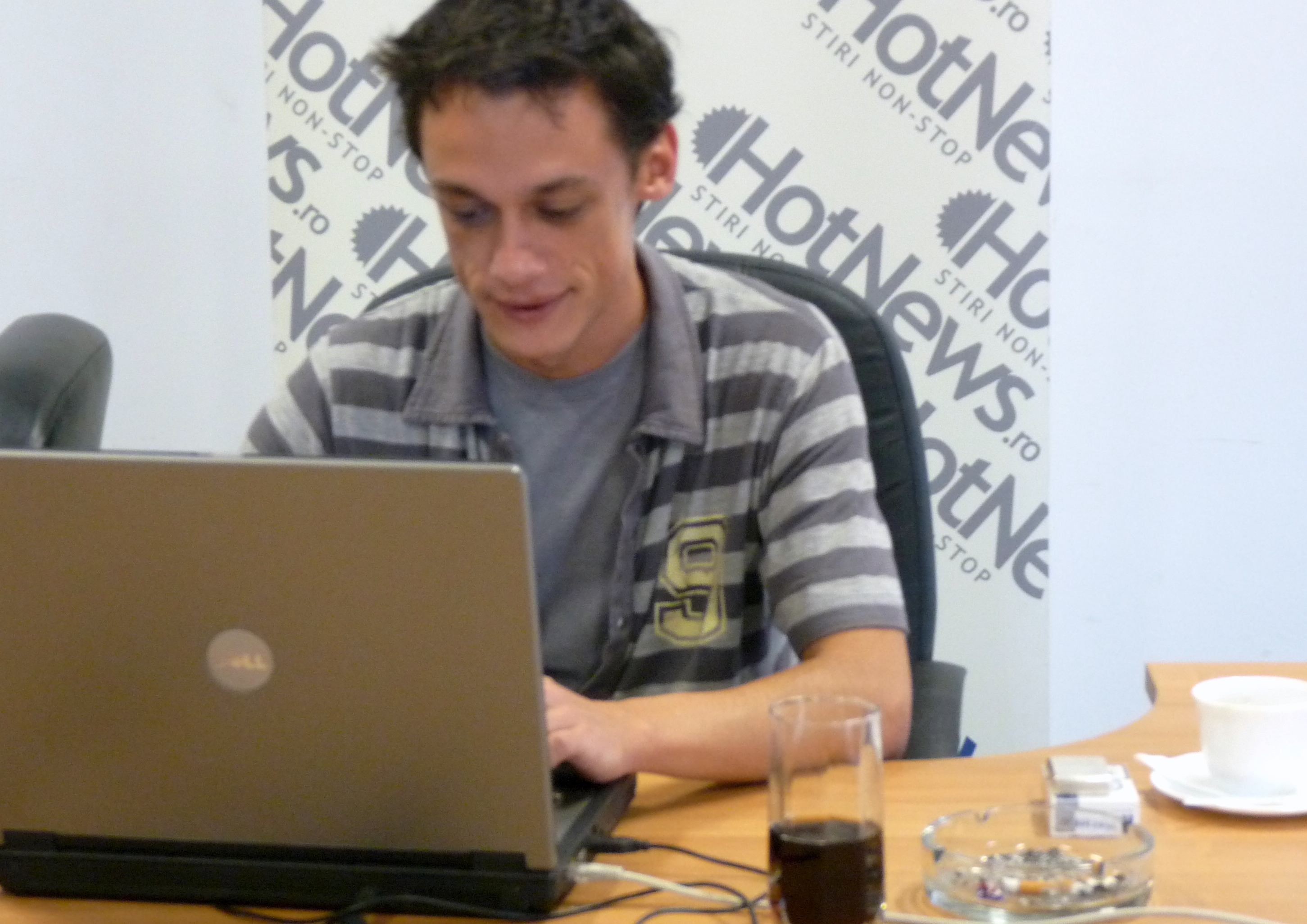 Actorul Vlad Logigan a discutat online despre filmul "Nunta in ...