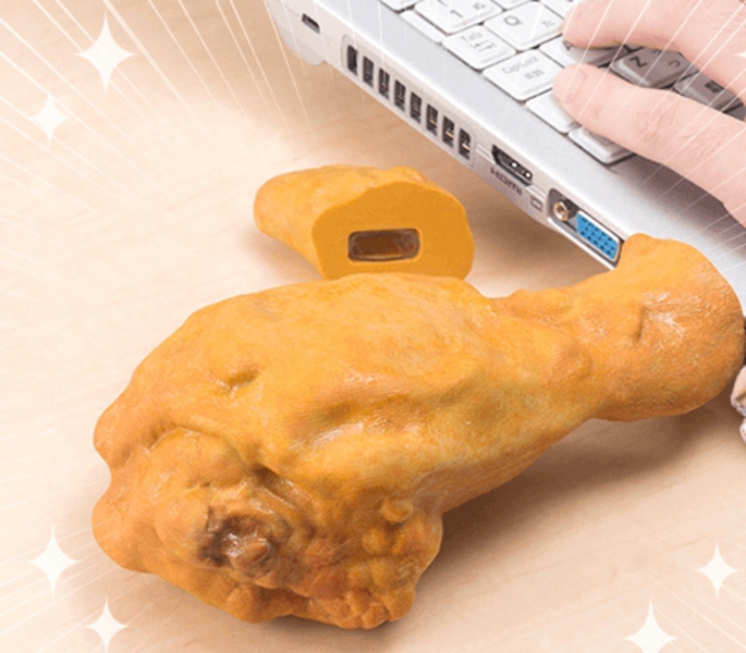 Japonia: KFC lanseaza tastatura, mouse-ul si stick-ul USB in forma de ...