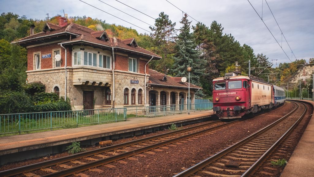 HotNews: Brașov - București, o istorie a călătoriei cu trenul/ Granițe ...