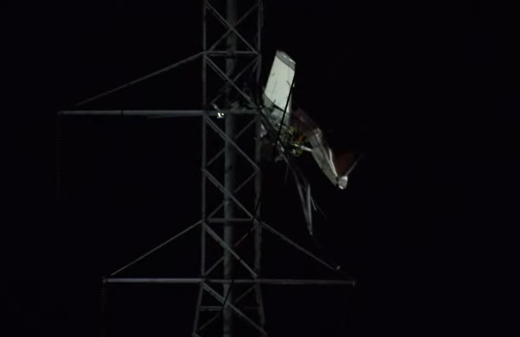 VIDEO SUA: Un avion prăbuşit peste linii electrice a provocat ...