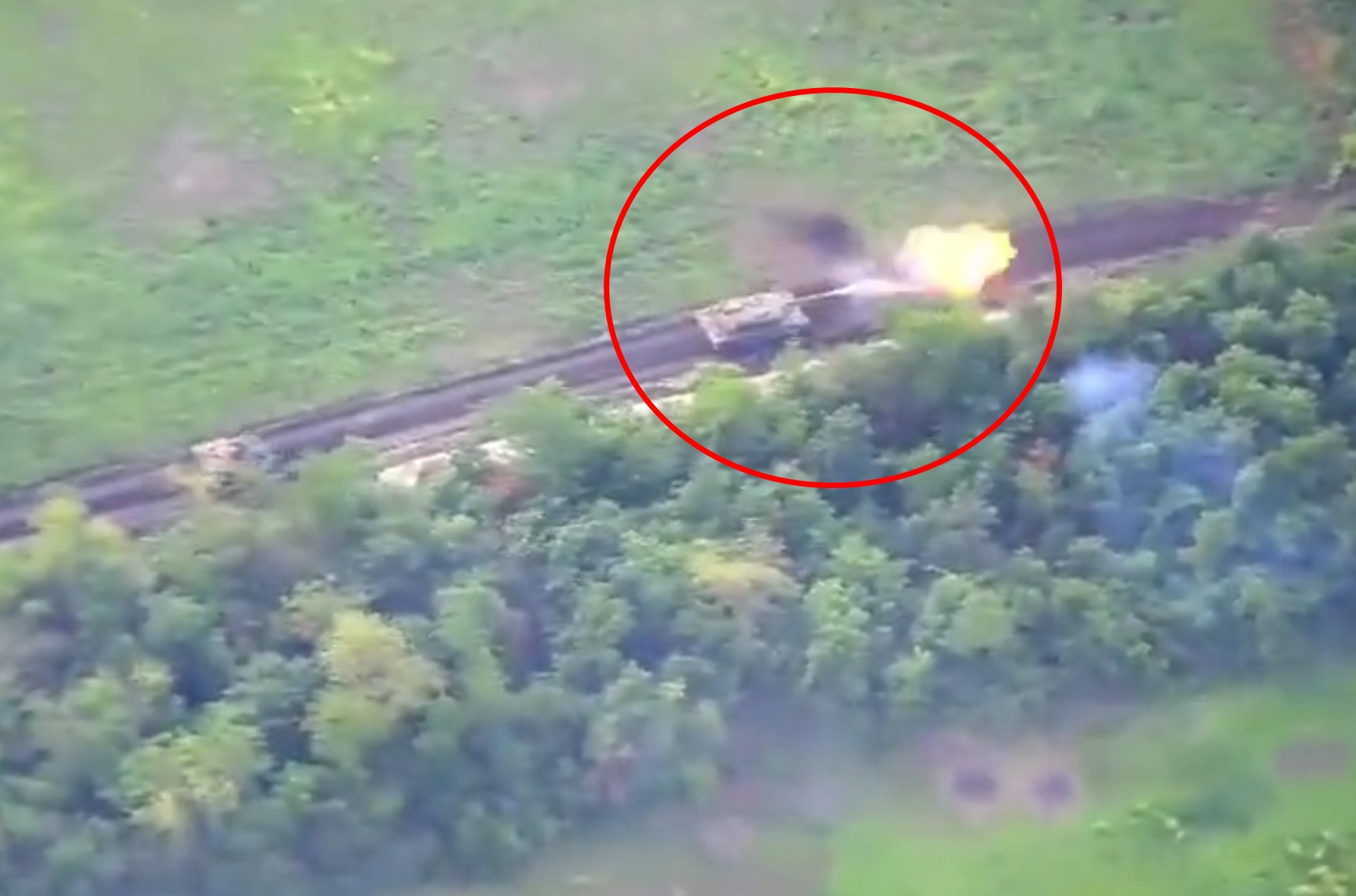VIDEO Rare footage: A Ukrainian Leopard 2 tank in direct combat with ...